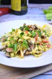 Best Frozen Mussels Recipe (Creamy Pasta with White Wine)